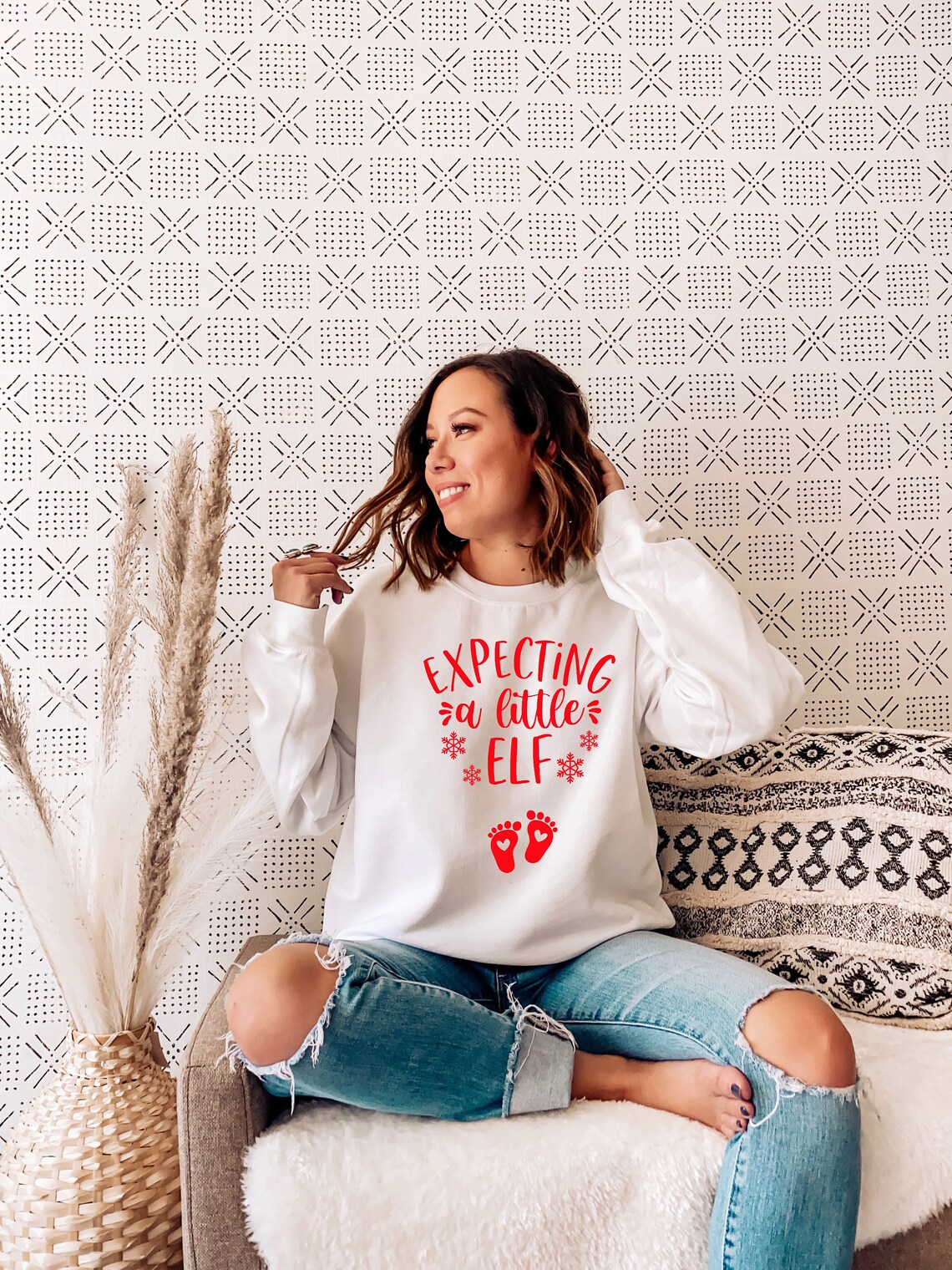 Expecting A Little Elf- Christmas Pregnancy Shirt - Baby Reveal ...