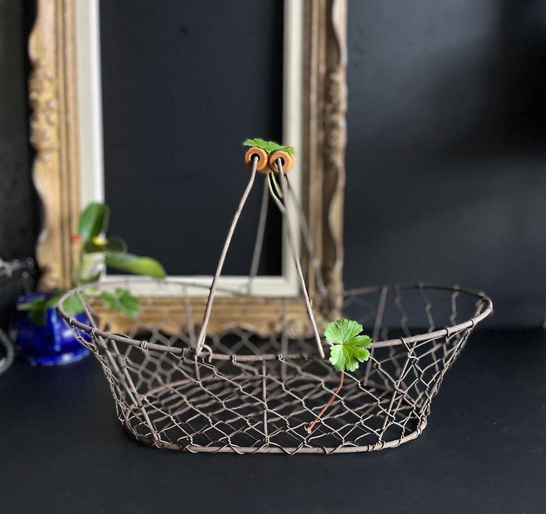 Vintage Basket in Metal String, Decorative Wire Basket, Rustic, Metal ...