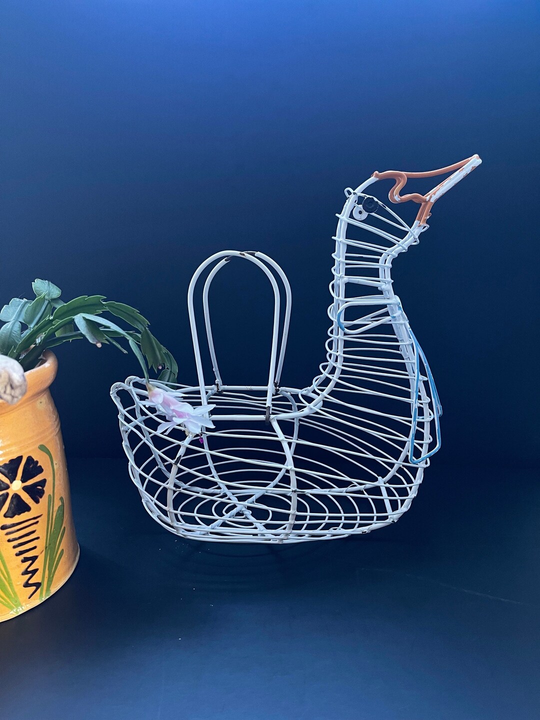 Vintage Enamel Metal Wire Basket, Decorative Duck Form Basket. Farm Egg ...