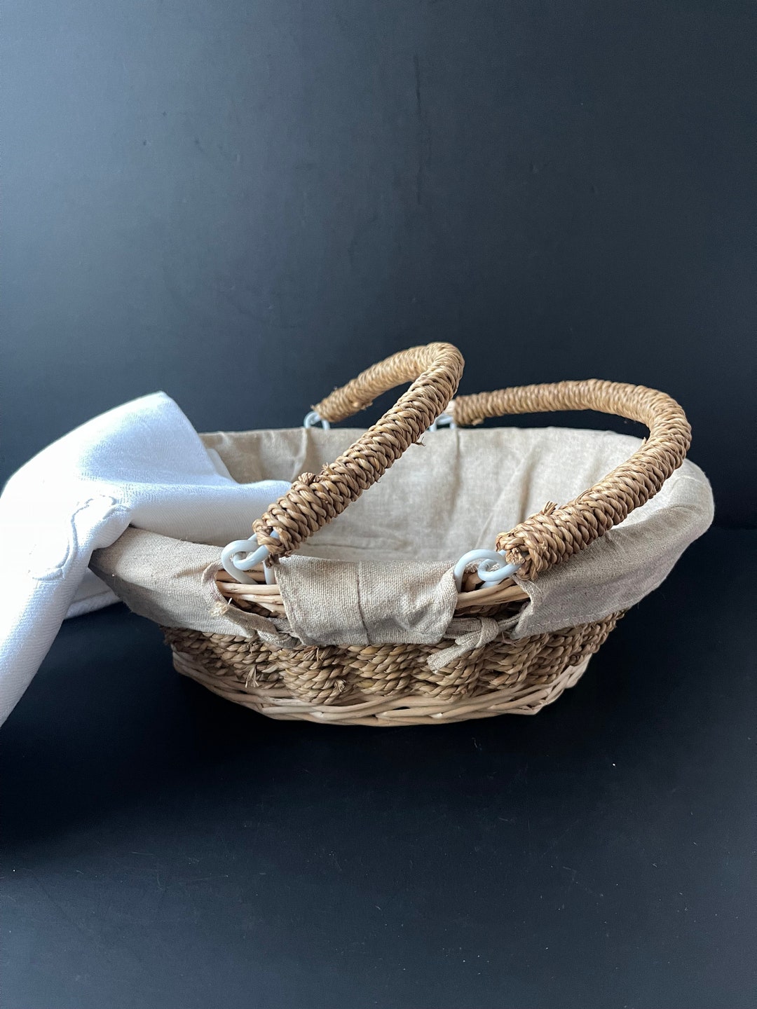 Vintage Wicker Rattan Basket With Fabric Lining. Bread Basket, Picnic ...