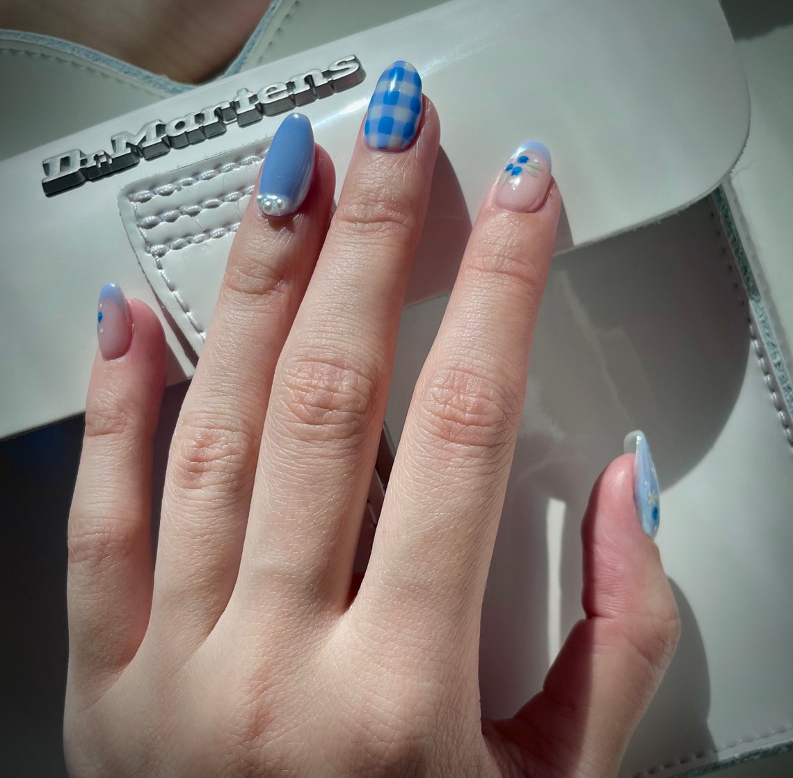 Blueberry Picnic || Blueberry Milk Inspired Chrome Gel Press on Nails W ...