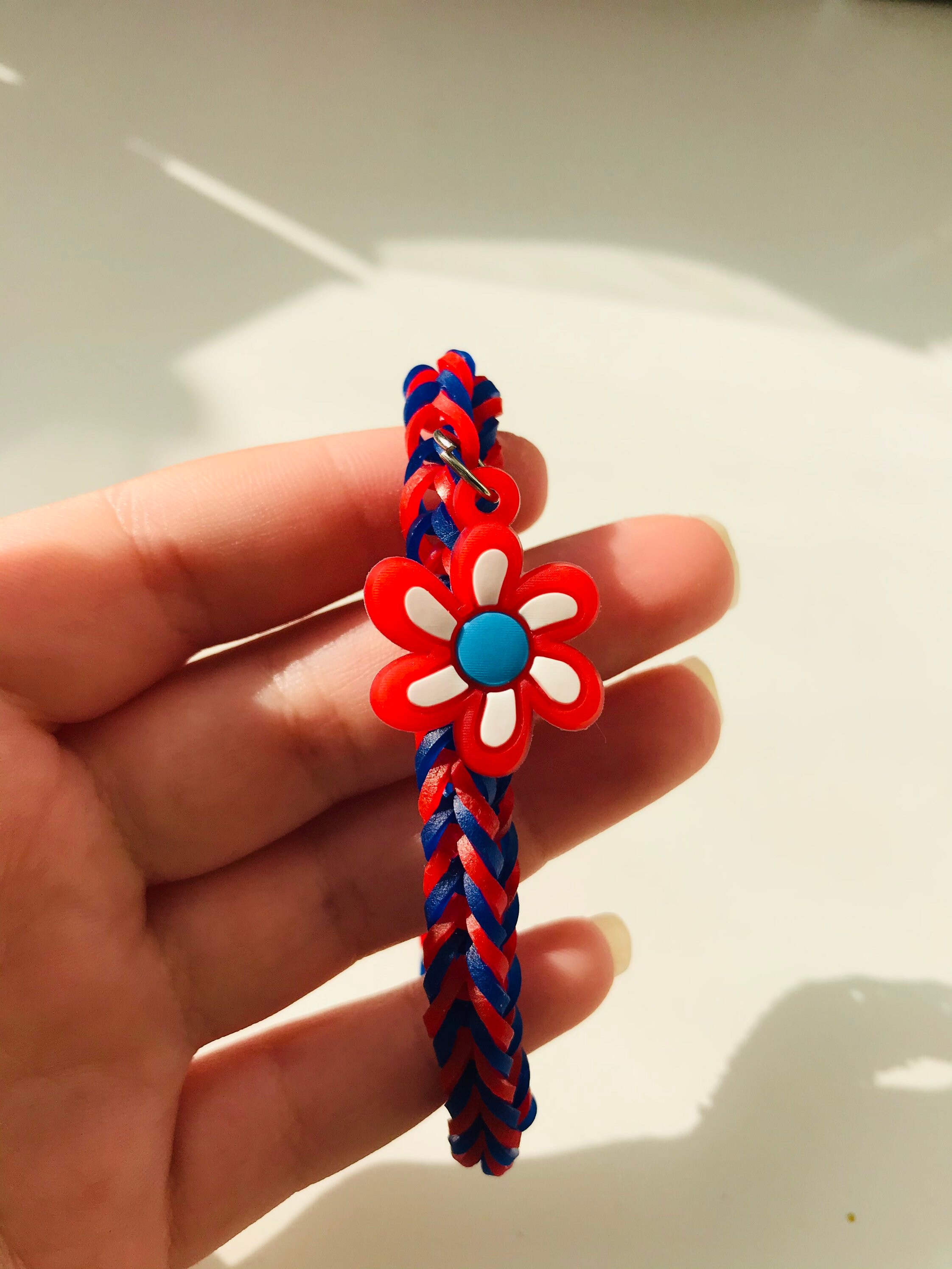 Fishtail Fun Loom With Fingers