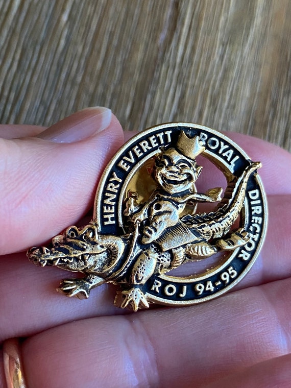 Vintage Masonic pin (alligator) - Gem