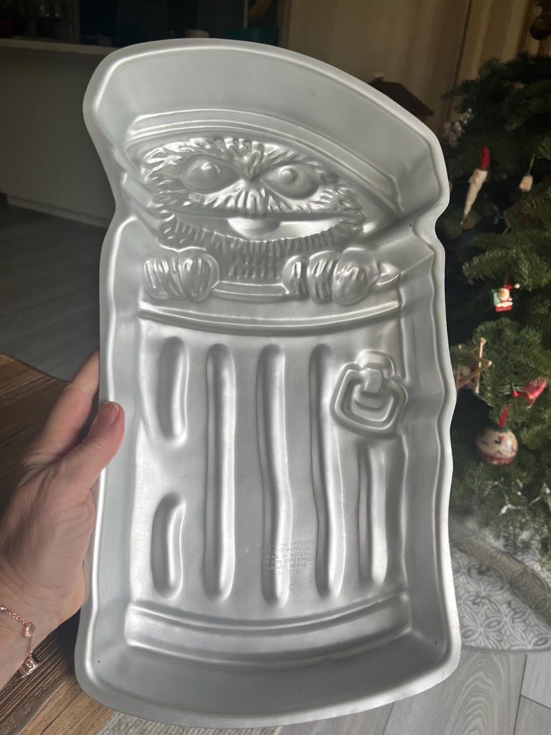Vintage Wilton Oscar the Grouch Cake Pan - Etsy