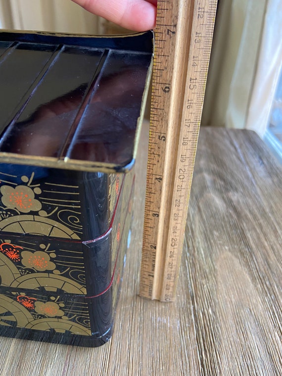 Vintage laquered tiered jewelry box (pagoda ) - Gem