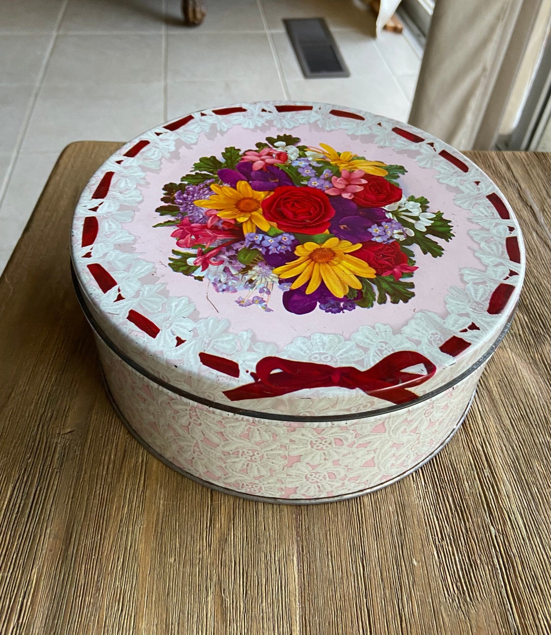 Vintage Floral Round Tin - Etsy