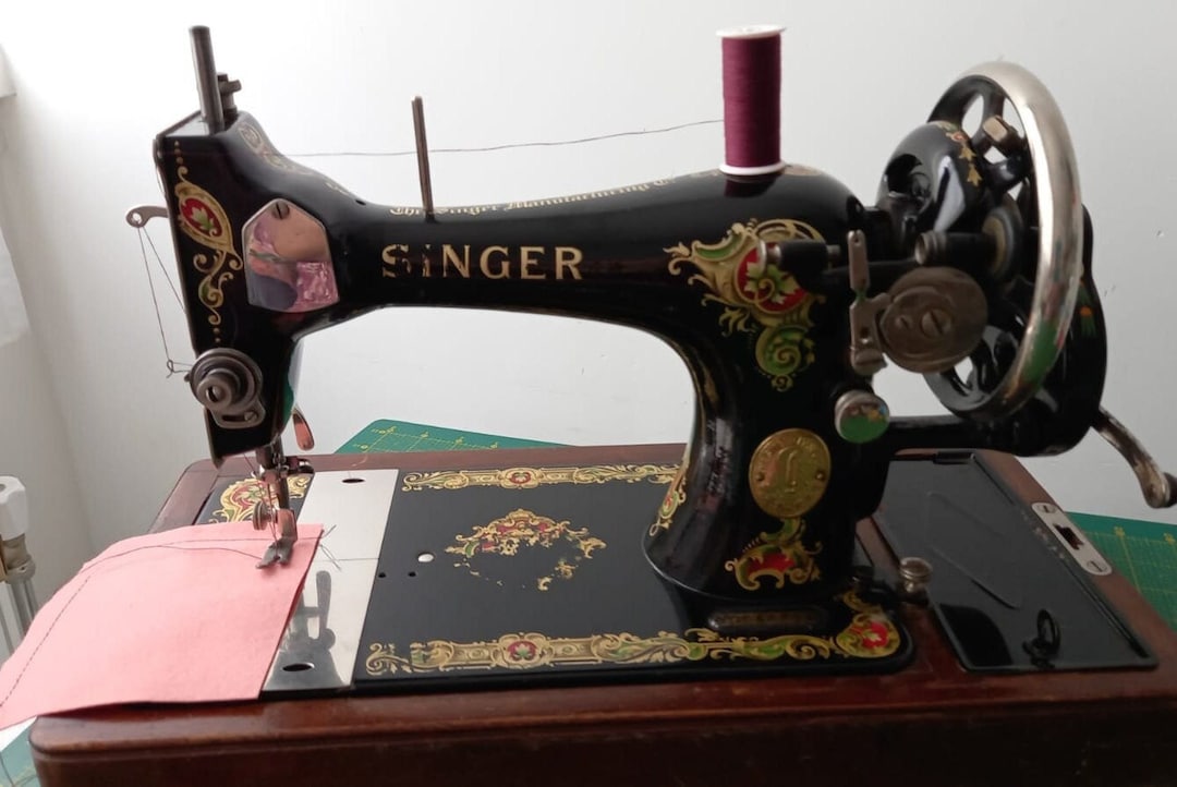 MANUAL SEWING, ANTIQUE Singer 128K: Classic Hand-cranked Sewing Machine ...