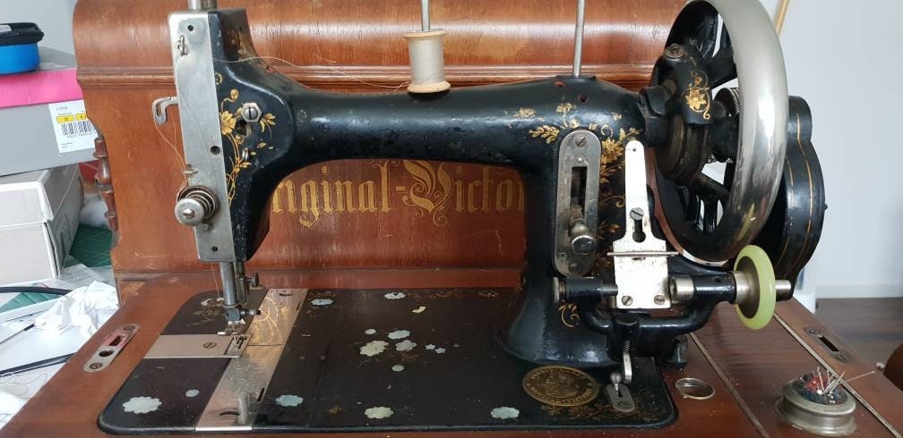 RARE ORIGINAL Hand-held Crank Victoria Sewing Machine, Antique Manual ...