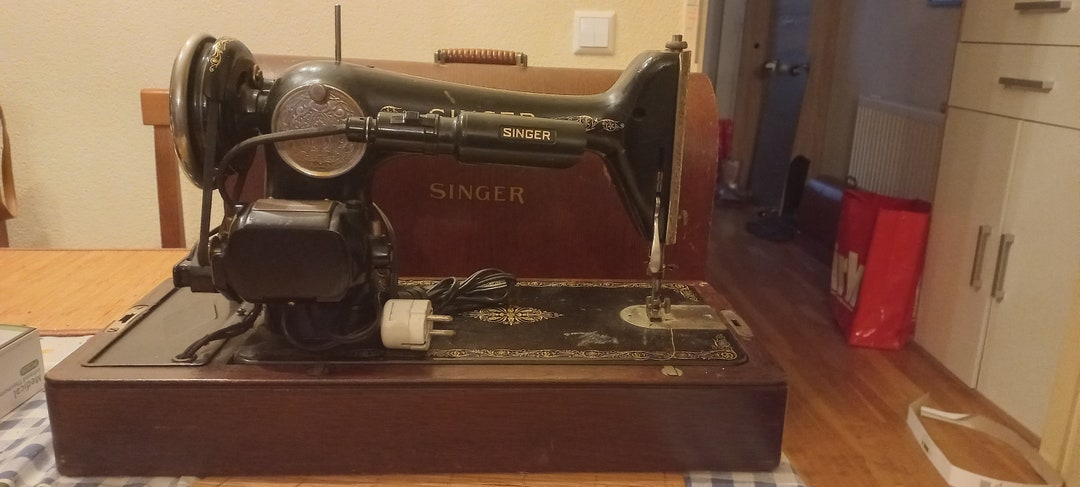 SINGER SEWING, MANUAL Sewing, Antique Singer 66K Classic Motorized ...