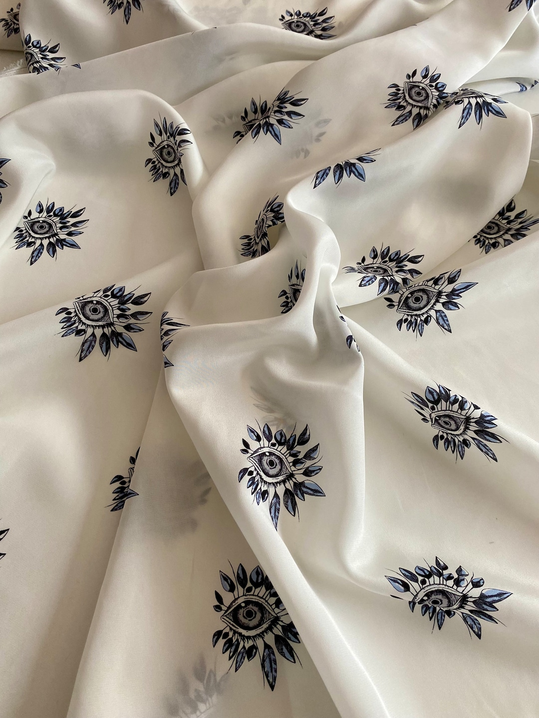 Italienischer Designer Stoff ,Seide Stoff ,Blumen Augen Print , Beste ...