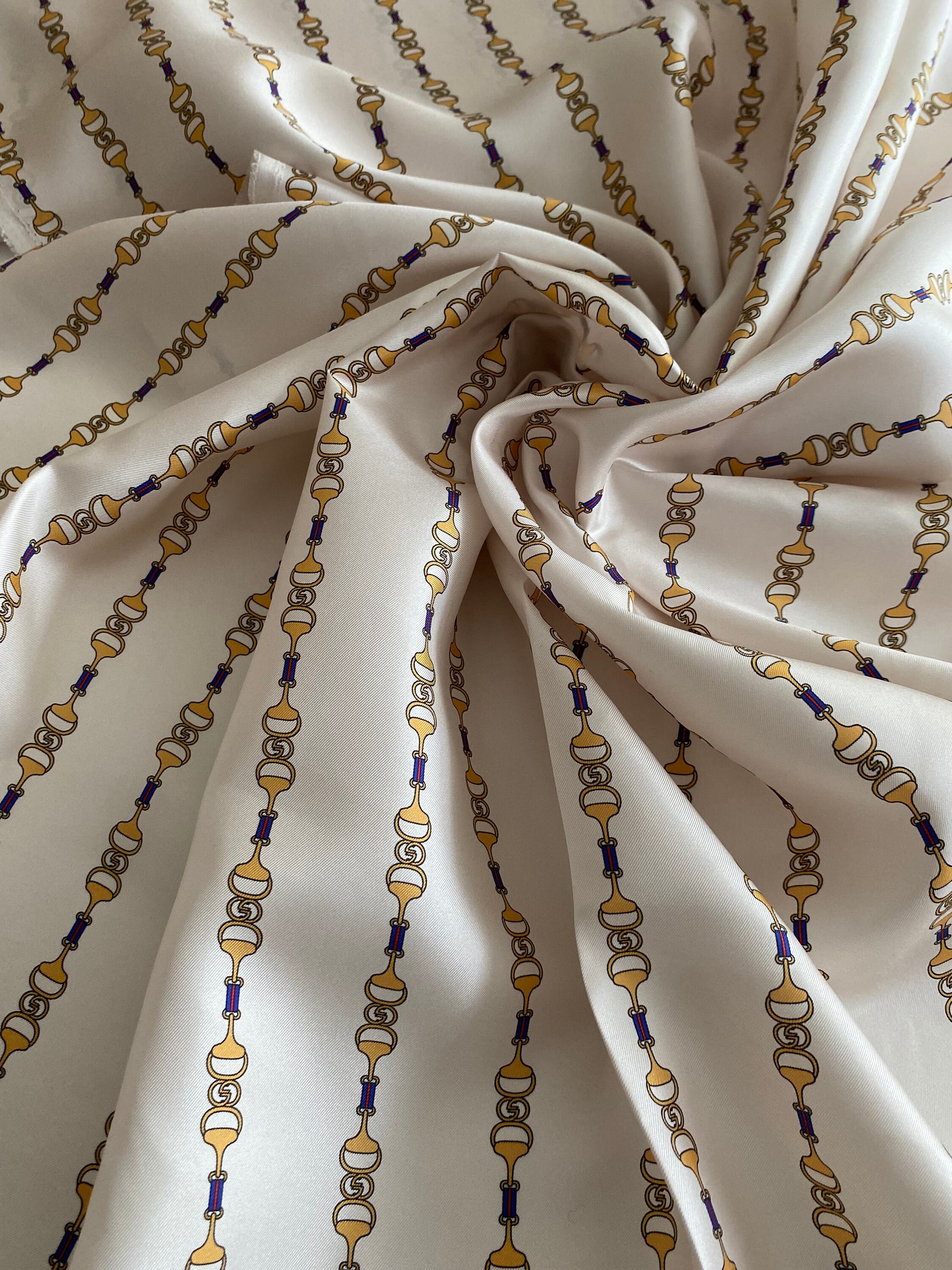 Exklusive , Hochwertige Seide - Twill Stoff , berühmte Designer Stoff ...