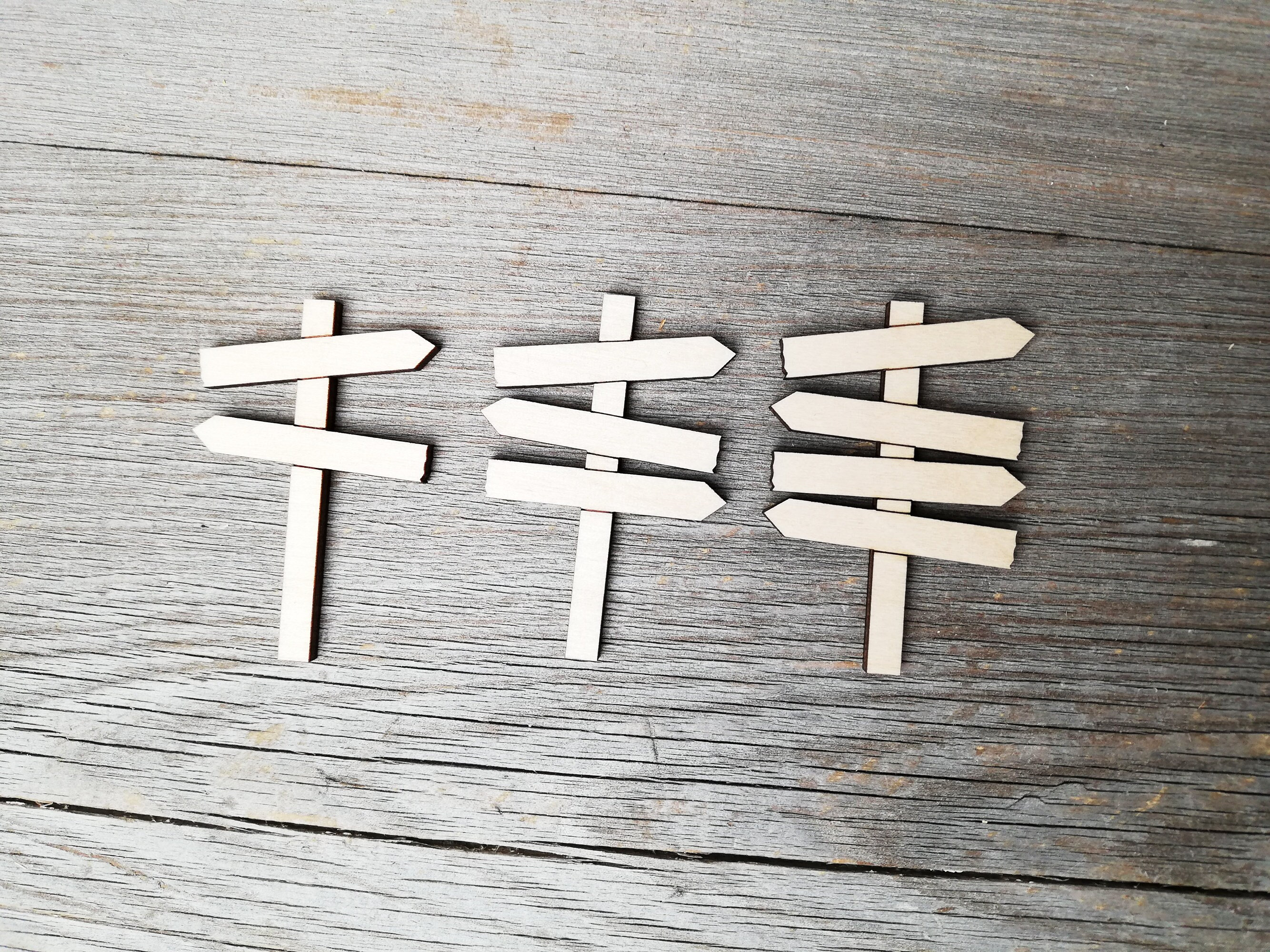 Directional Signpost Arrow Planks Sign Post Fingerpost for Tiered Trays ...