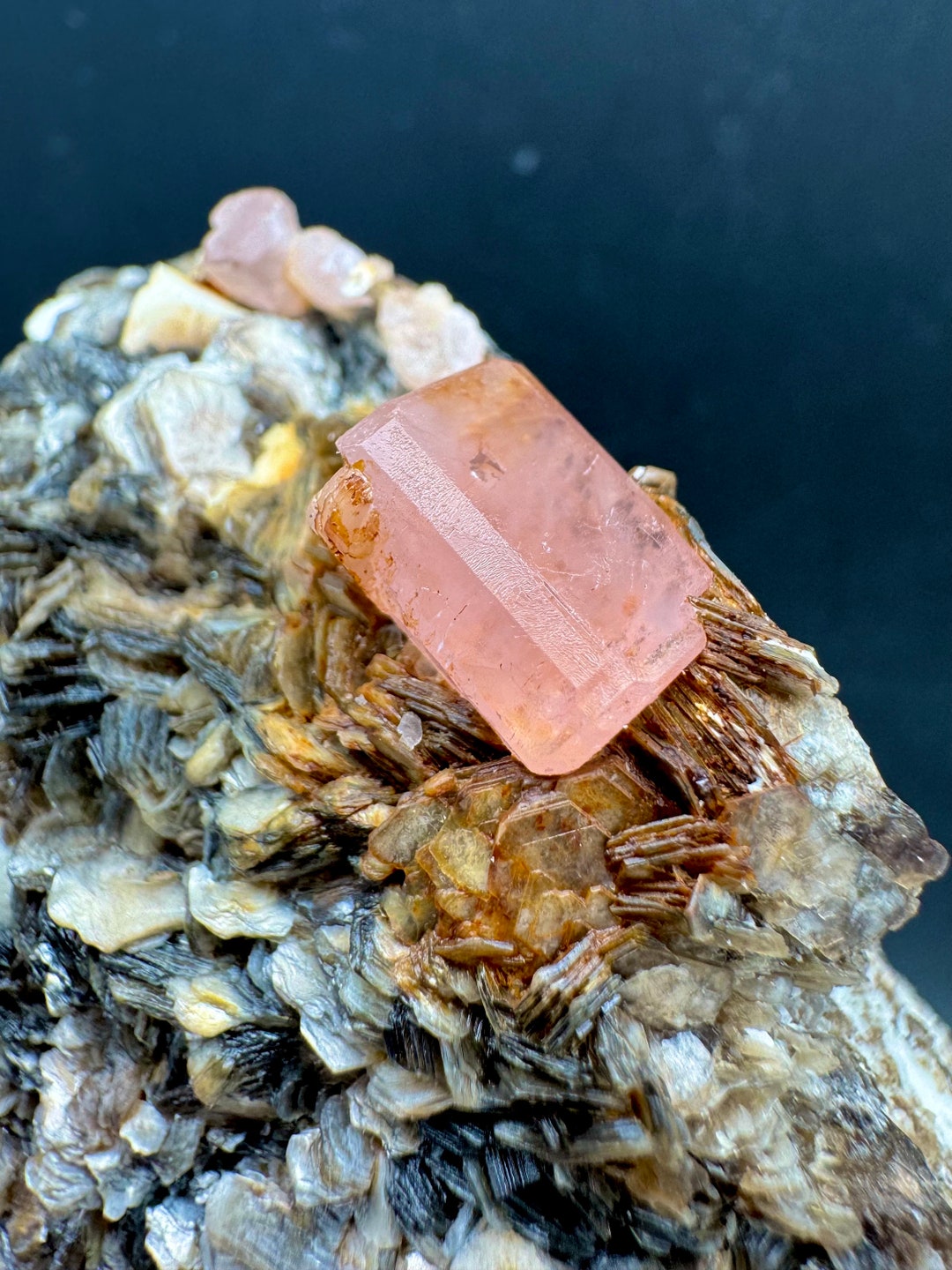 Rare Pink APATITE With Muscovite Combine Specimen . Minerals , Mineral ...