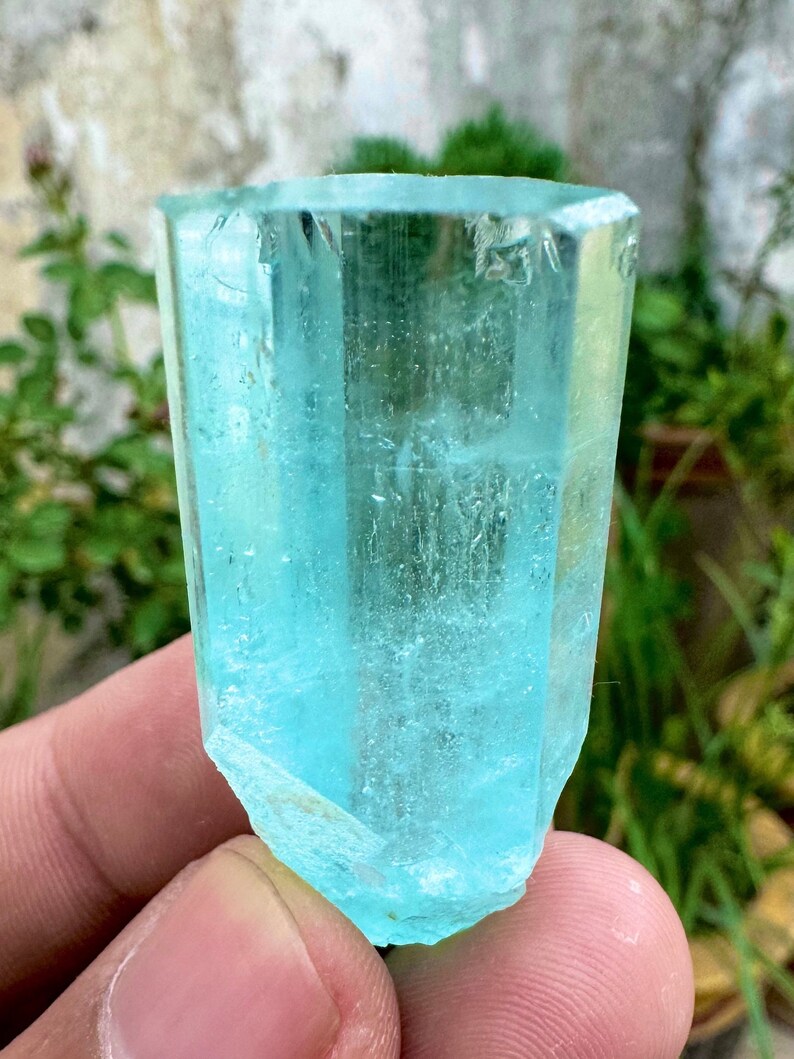 Aesthetic Blue Aquamarine Crystal . Minerals , Mineral Specimens , Gems ...