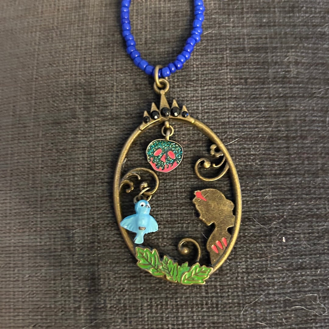 Handmade Disney Snow White Necklace - Etsy