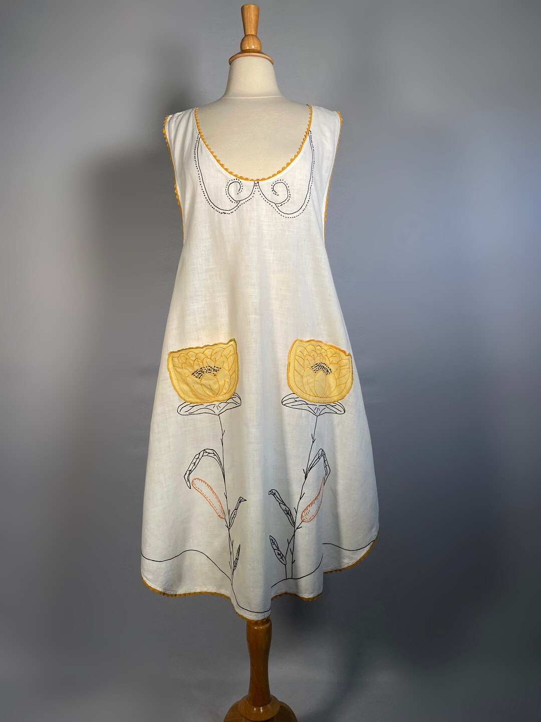 1930s Embroidered Patch Pocket Apron - Etsy