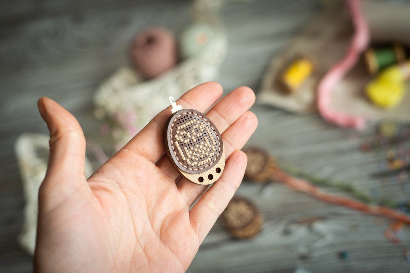 Needle Threader With Small Cross Stitch Kit, DIY Needle Minder ...