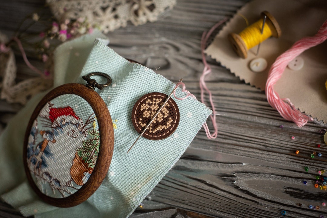 Needle Minder DIY, Beginner Embroidery Kit, Needle Keeper With Easy ...