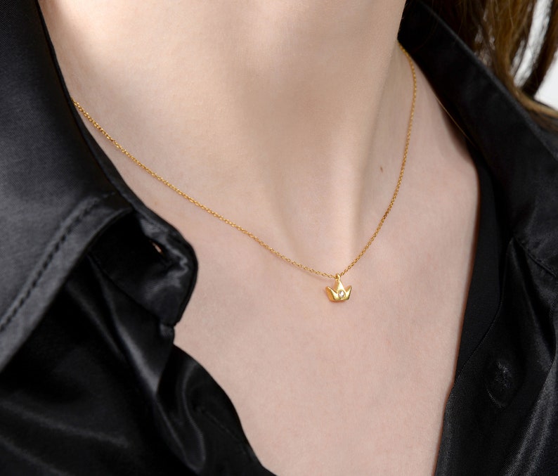 Solid Gold Crown Necklace / 14K Solid Gold Crown Charm / | Etsy