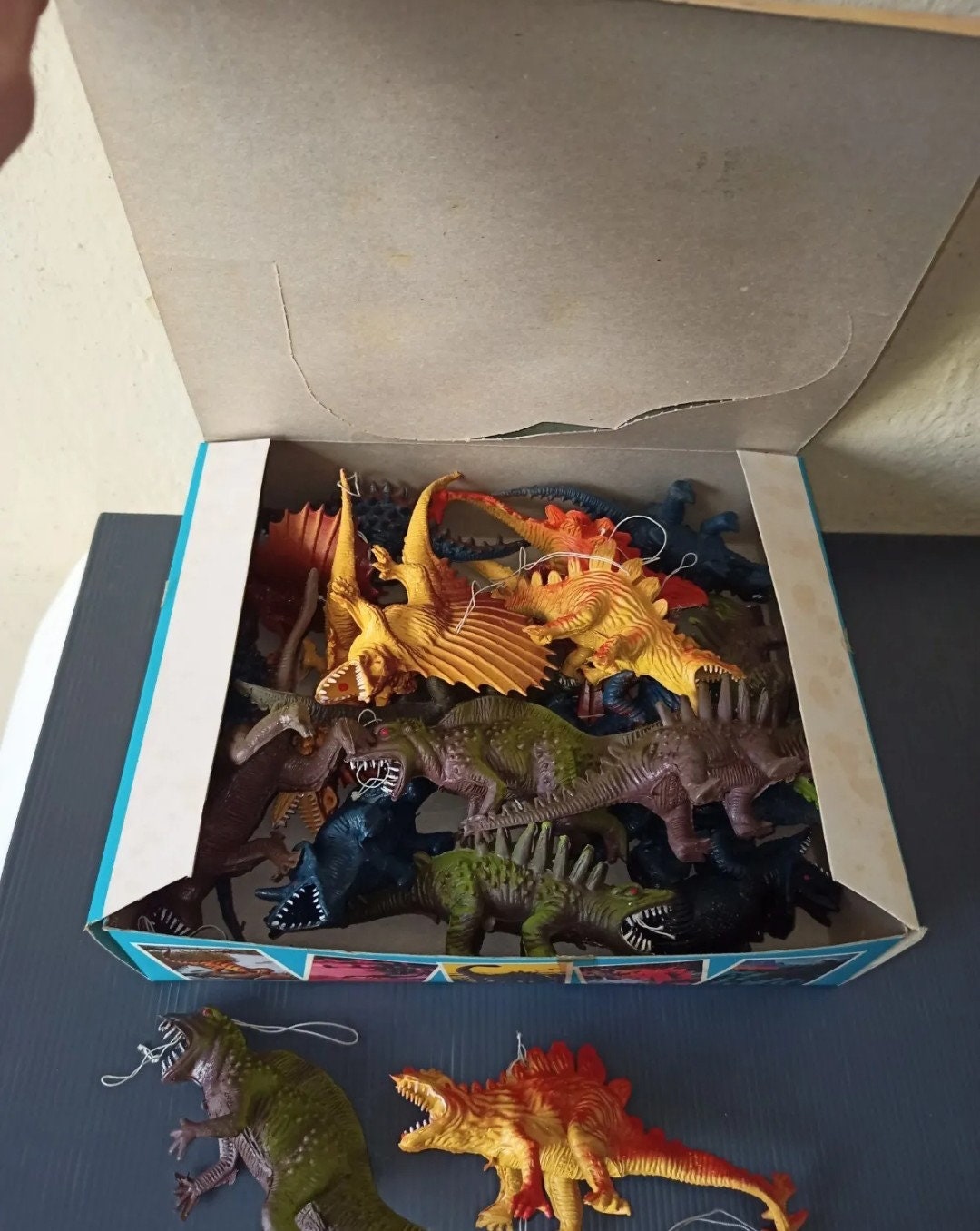 Display With 24 Plastic Dinosaurs, Original 70s-80s - Etsy