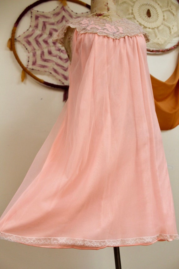 Vintage 1970s Pastel Peachy Pink Nightgown And Sleep Co… Gem