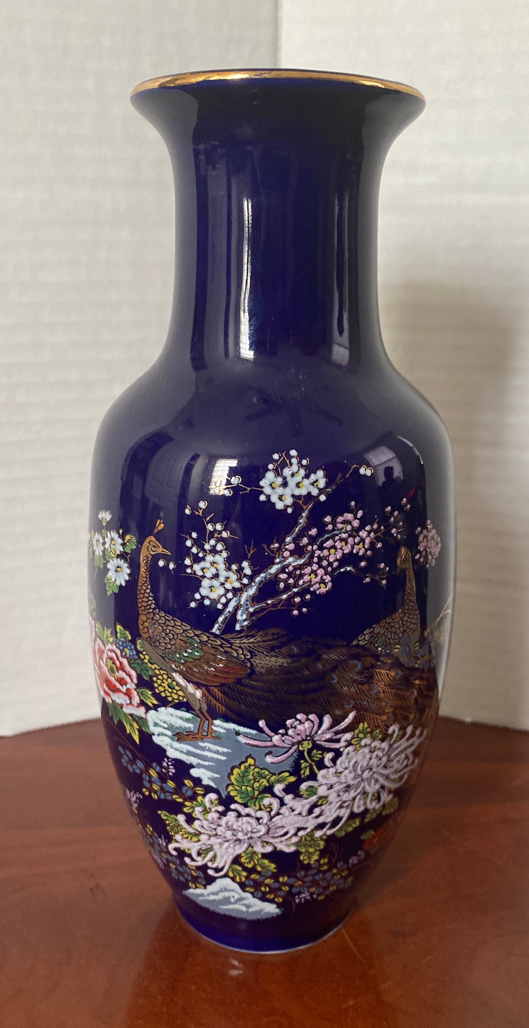 Vintage Japanese Beautiful Cobalt Blue Porcelain 8.25” Vase Traditional Colorful Gilded Pattern ...