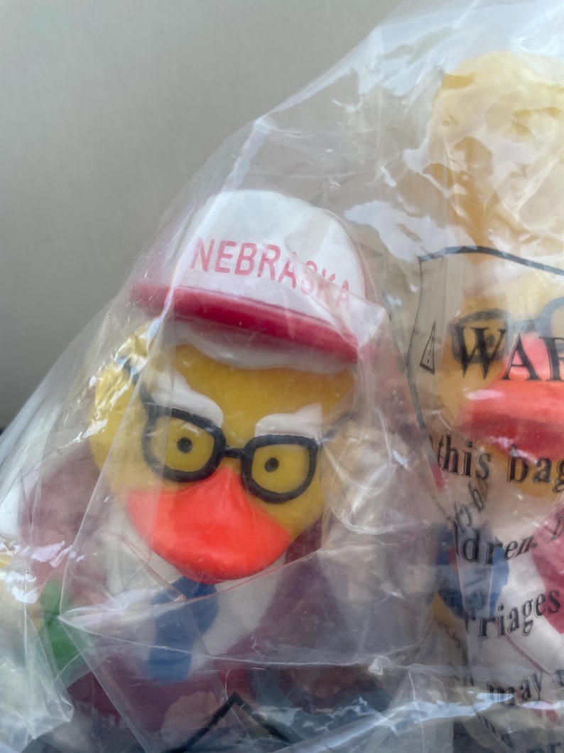 New 2018 Berkshire Hathaway Rubber Ducks Warren Buffett Charlie Munger ...