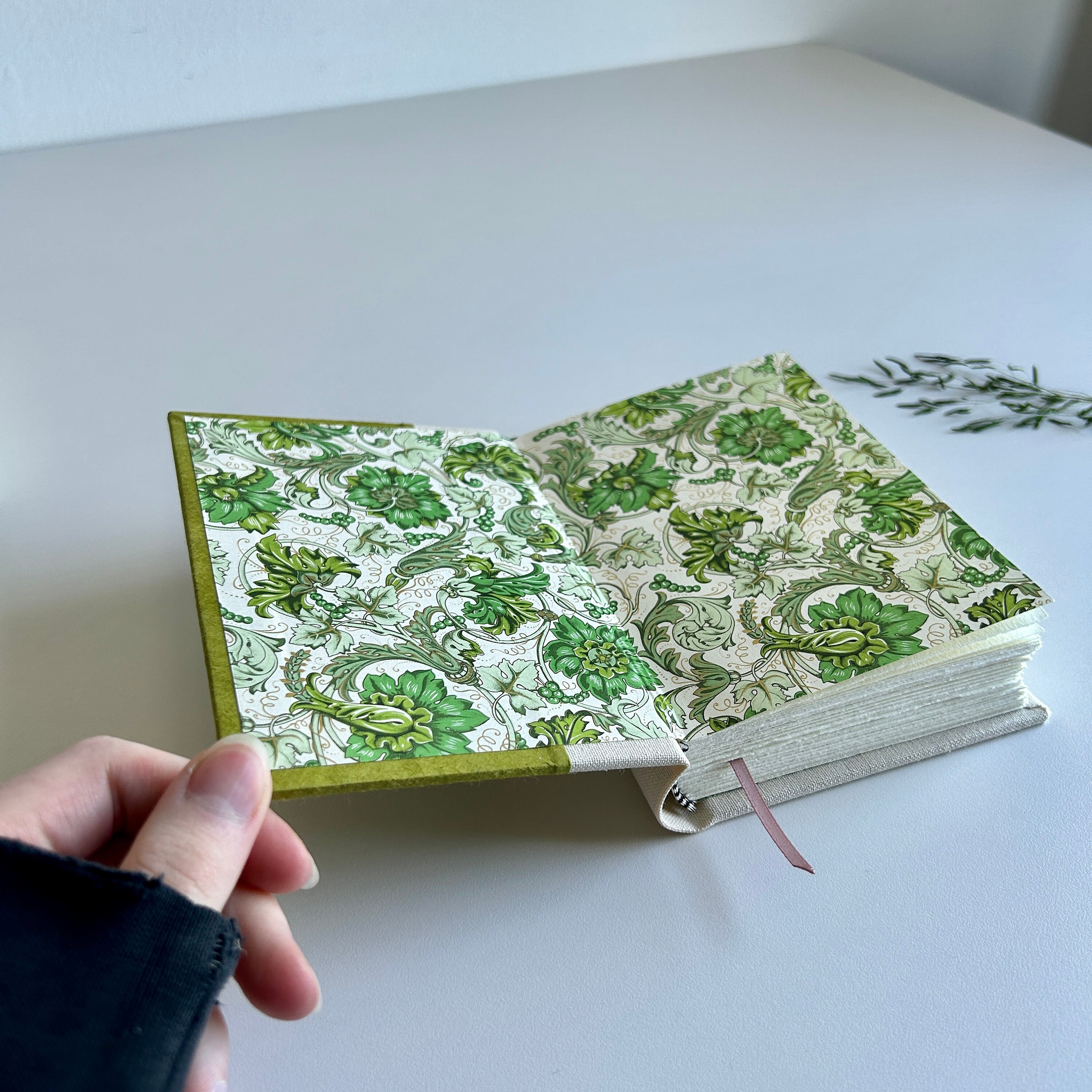 Round Spine Sketchbook With Inset Cover, Arches Text Wove Paper, Artist ...