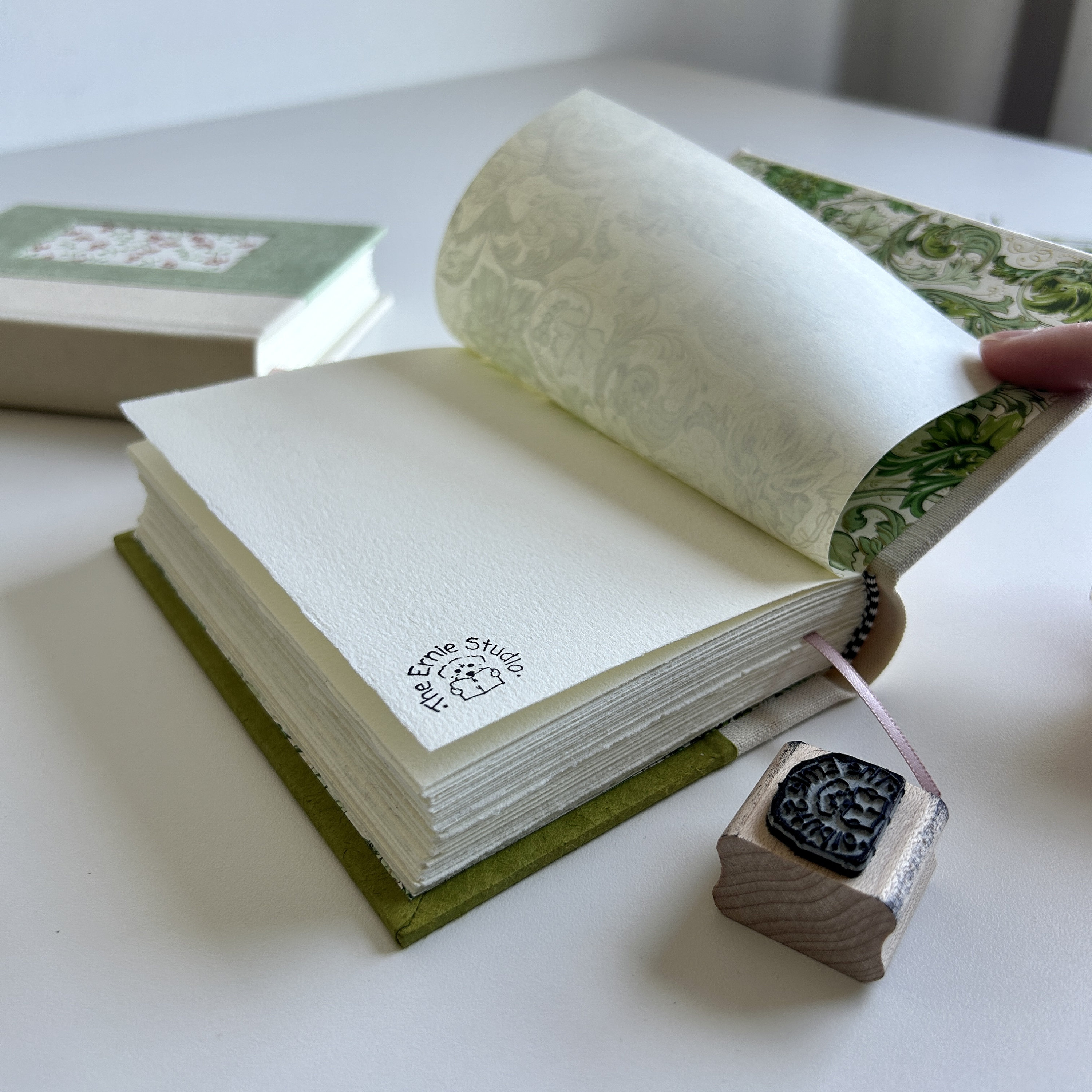 Round Spine Sketchbook With Inset Cover, Arches Text Wove Paper, Artist ...