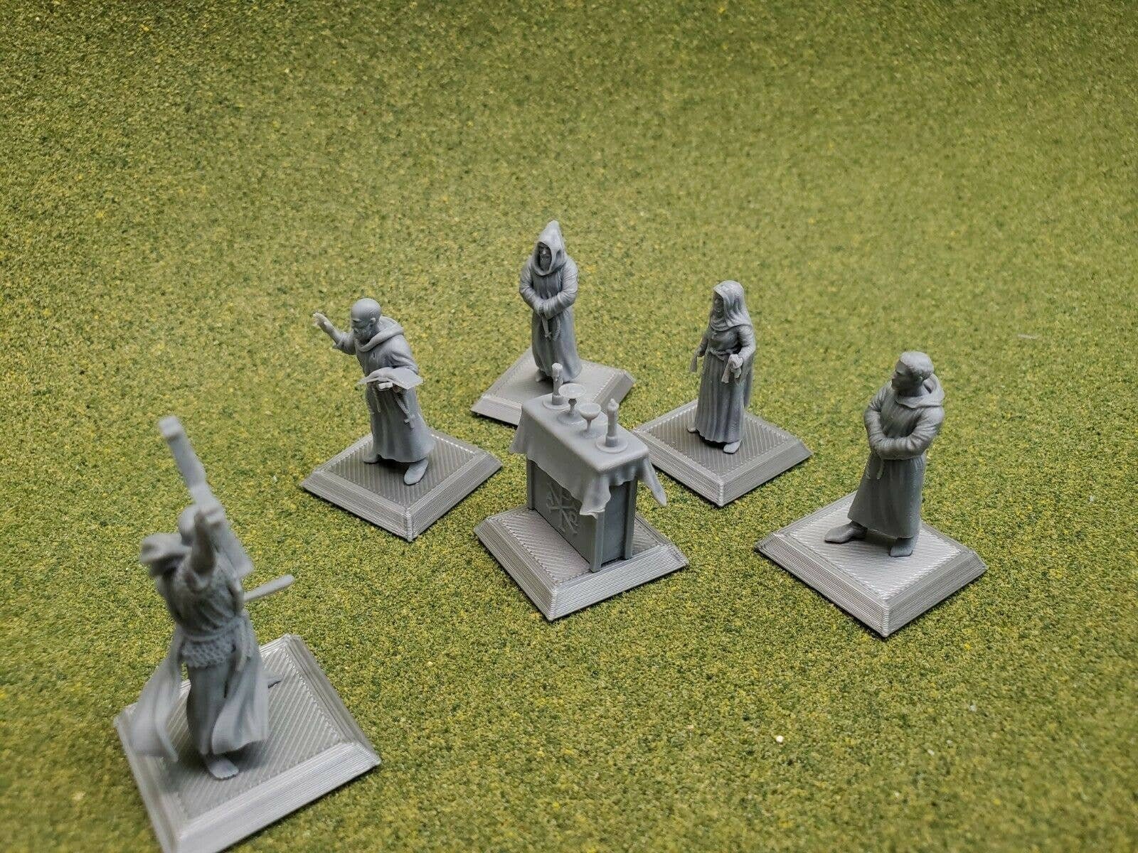 Caballero Miniature Medieval War Game 28mm Praying Knights With Priest ...