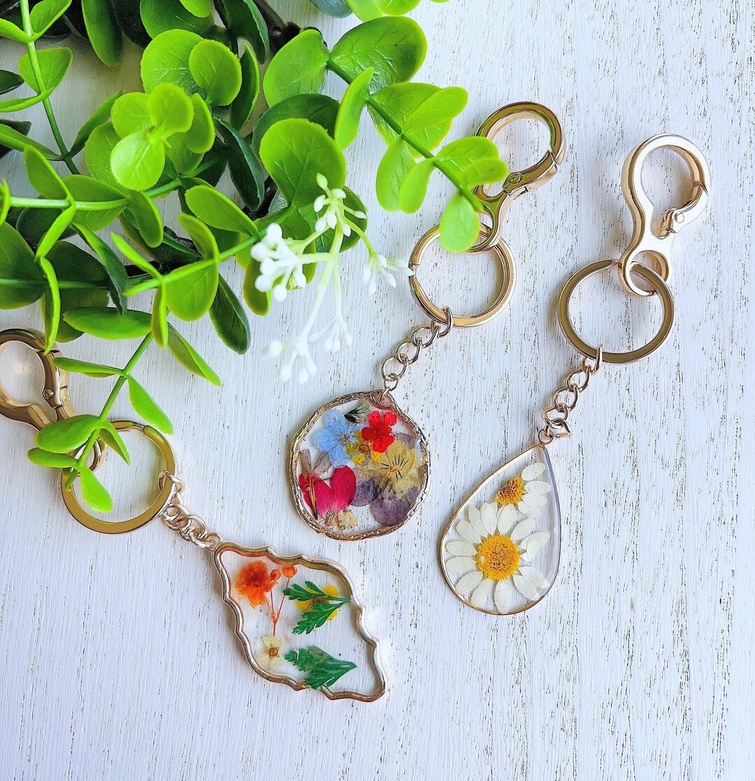Pressed Flower Keychain | Resin Daisy Dry White Floral Keychain Gift ...
