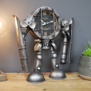 Large Airplane Robot Clock - Etsy UK