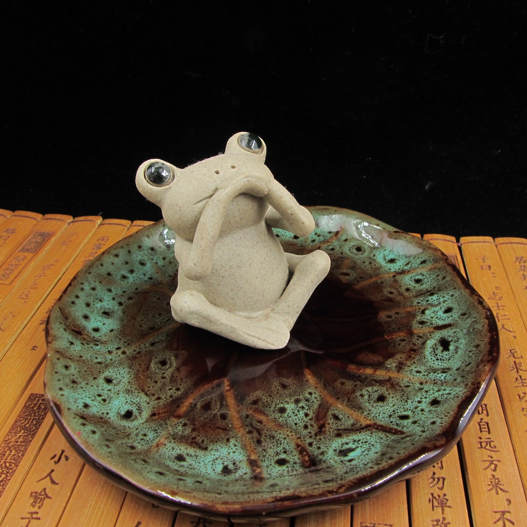 Detailed Porcelain Fine Art, Ceramic Mini Frog on Lily Pad Figurine ...