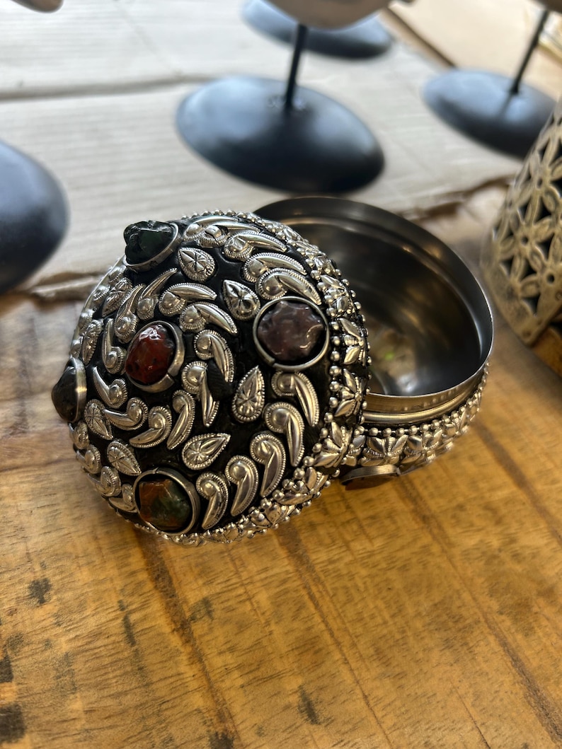 Vintage Crystal Tinker Box: Antique Metal Jewelry Storage With Precious ...