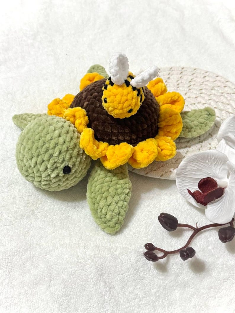 Sunflower Turtle With a Bee. Crochet. Amigurumi. Pattern. Tutorial ...