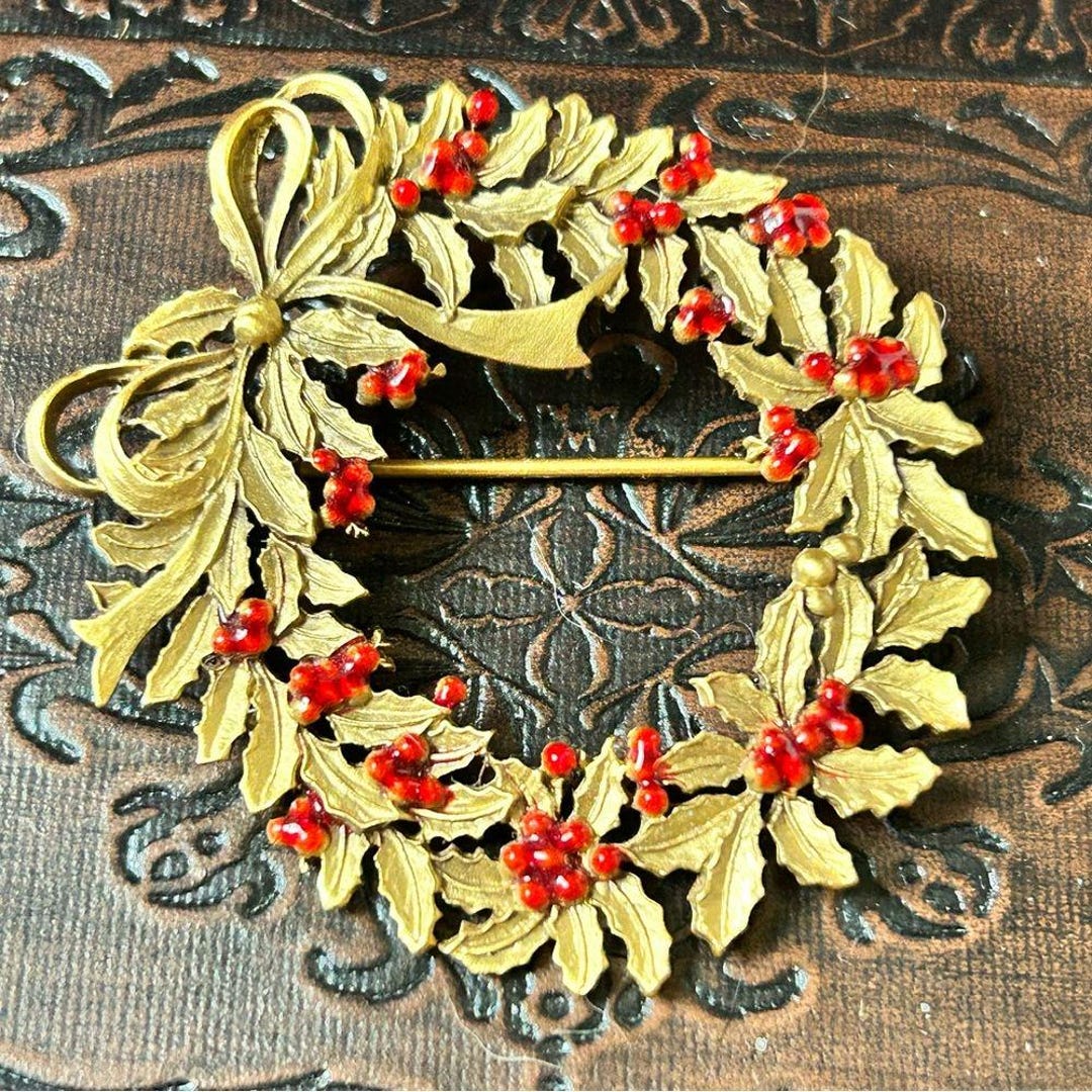 Vintage Signed Gold Metal Holly Wreath & Berries Pin Brooch - Etsy