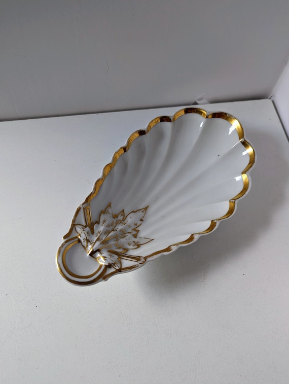 Vintage Porcelain White Seashell Shape Trinket Dish w… - Gem
