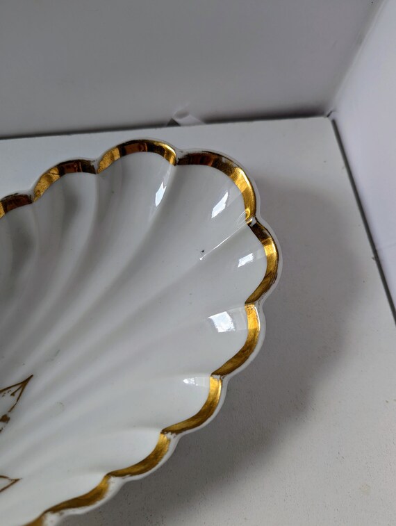 Vintage Porcelain White Seashell Shape Trinket Dish w… - Gem