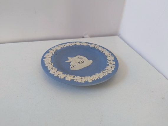 Light Blue Vintage Jasperware Wedgwood Bas Relief Tri… - Gem