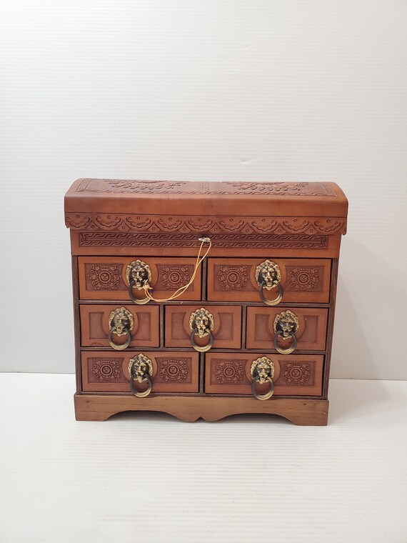leather lion keepsake box - Gem