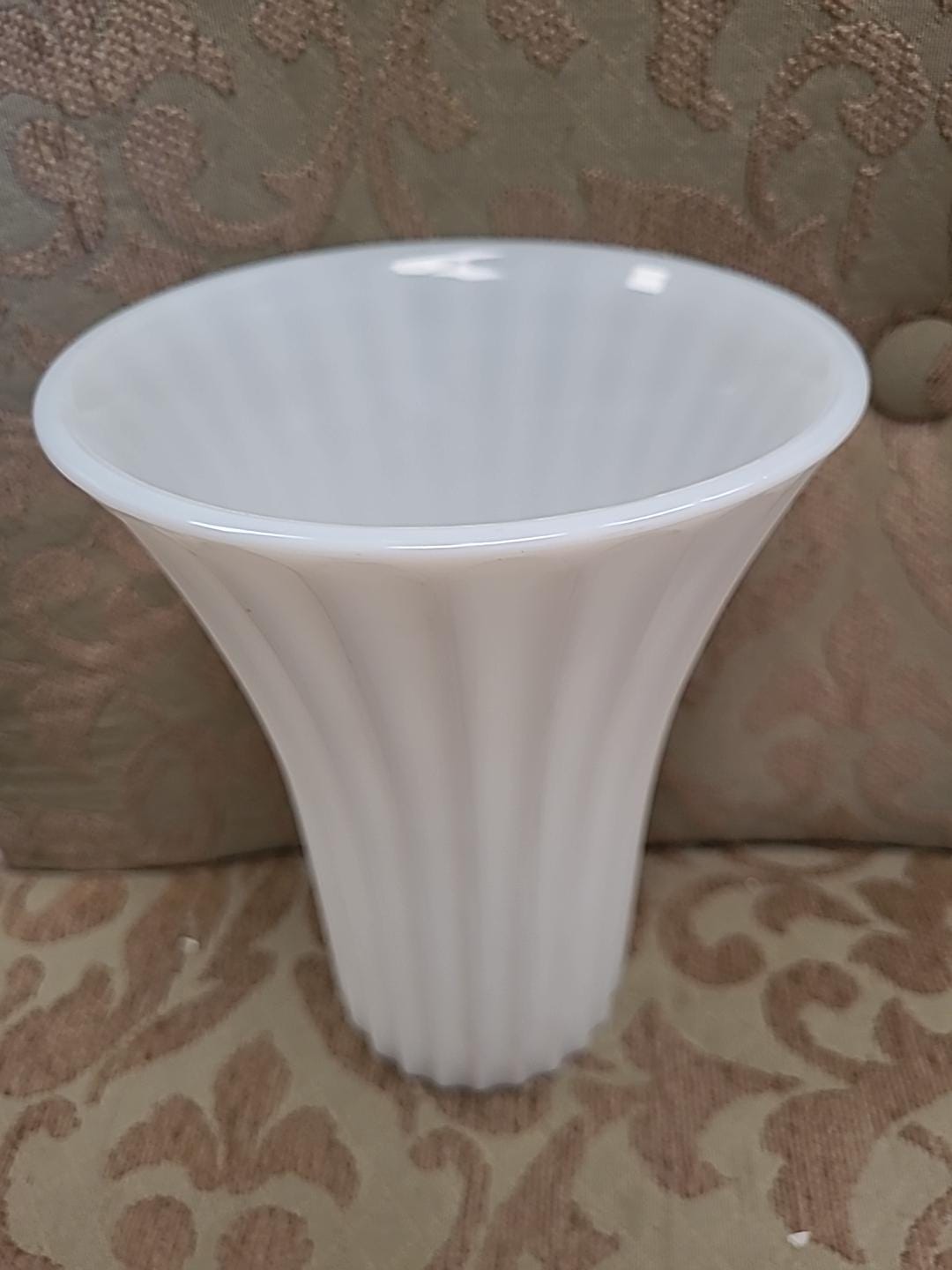 ART DECO Style>large Fluted Milk Glass Vase>mid-century Modern Vintage ...