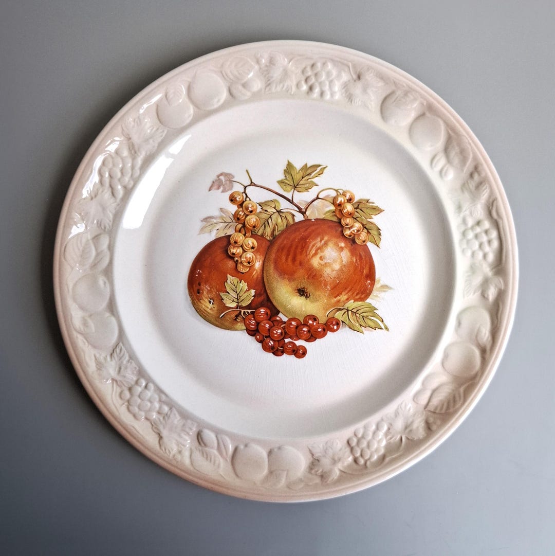 Royal Worcester Palissy Plate – Apples & Berries Centre With Embossed ...