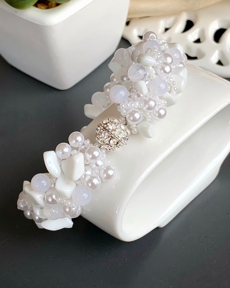 Witte edelsteen en parels armband Klassieke elegante witte - Etsy Nederland