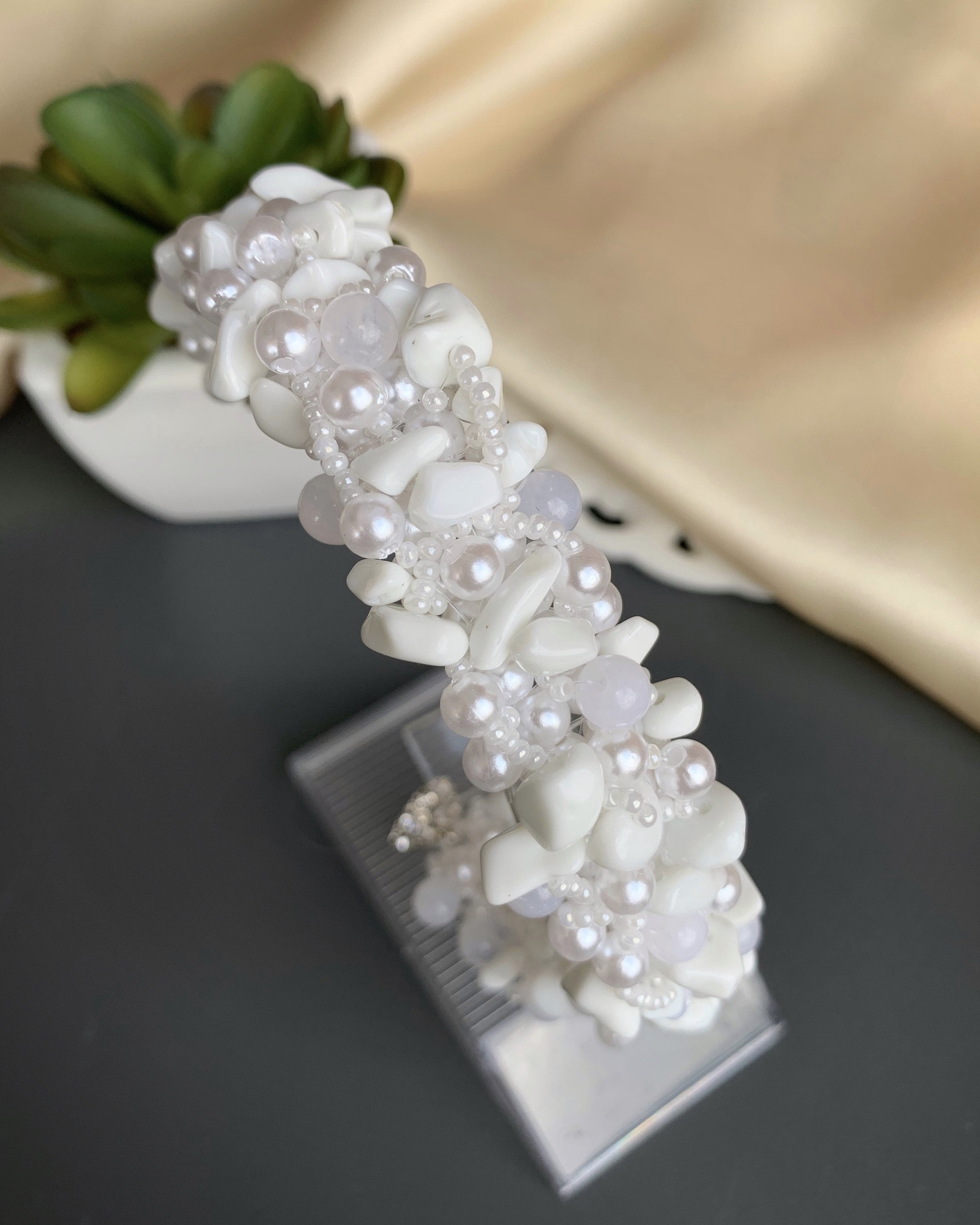 Witte edelsteen en parels armband, klassieke elegante witte ...