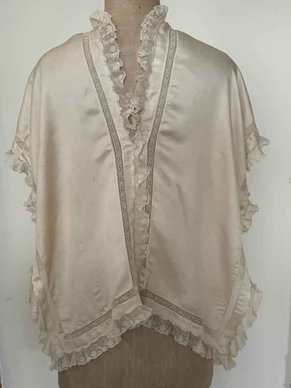 1920s Boudoir Jacket Made In Silk Charmeuse And Trimm… - Gem