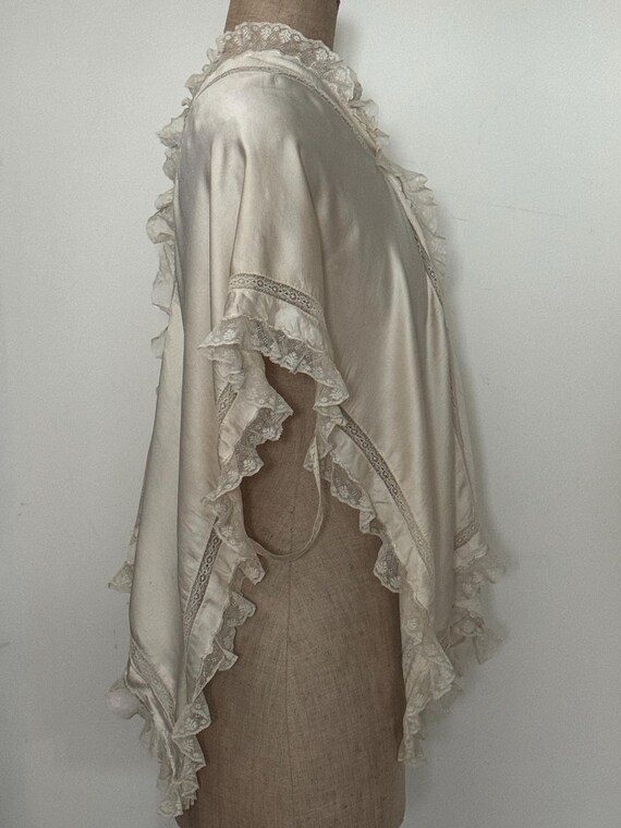 1920s Boudoir Jacket Made In Silk Charmeuse And Trimm… - Gem