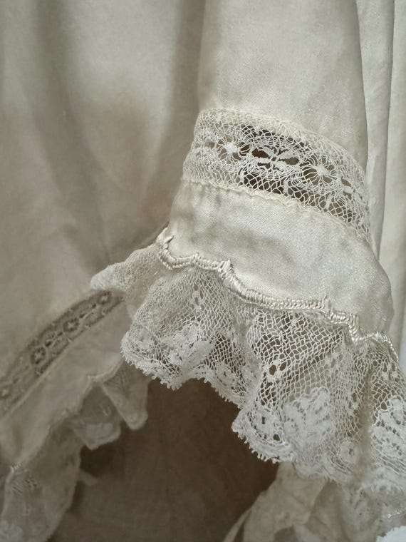 1920s Boudoir Jacket Made In Silk Charmeuse And Trimm… - Gem