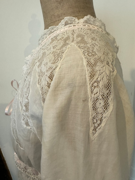 Edwardian Boudoir Gown With Beautiful Lace Inserts An… - Gem