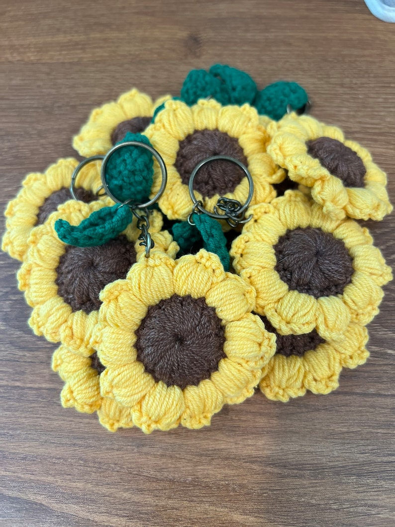 Crochet Sunflower Keychain, Puff Sunflower, Sunflower Yarn Keychain ...