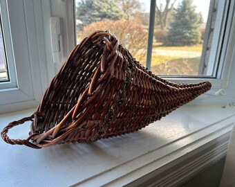 Vintage Wicker Cornucopia, Wicker Horn Basket, Horn of Plenty ...